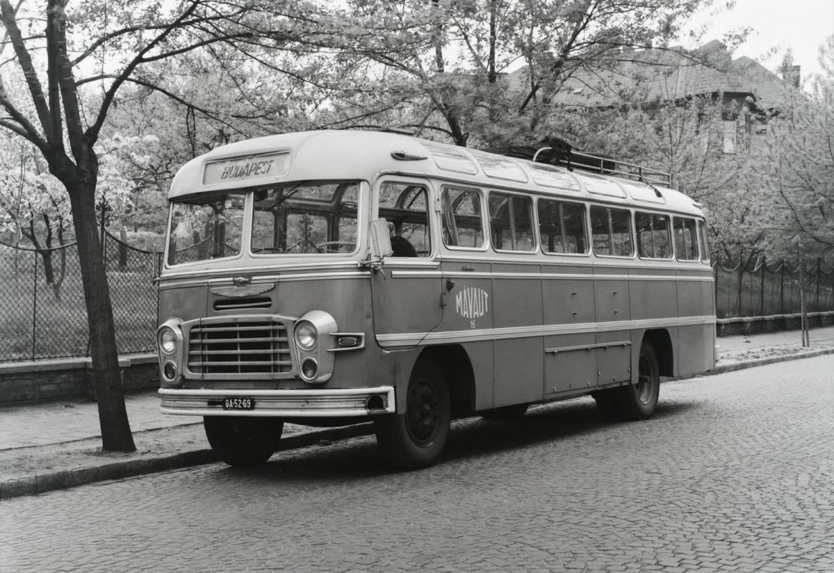 Hétvégén Ikarus-élménybuszozni is lehet Ferihegyen - Roadster.hu