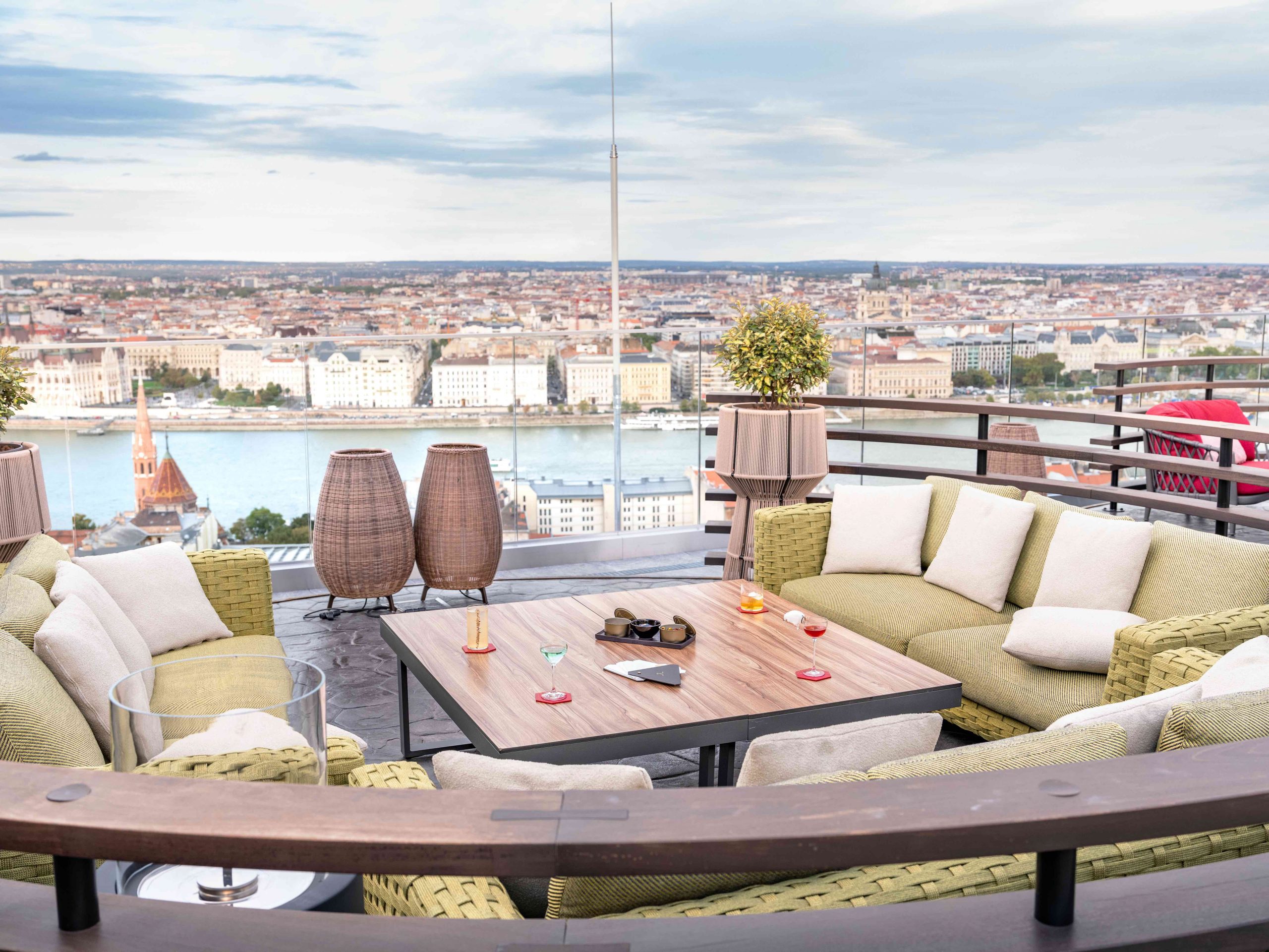 Osztrigabárral is készül Budapest egyik legcsodásabb kilátását adó ...